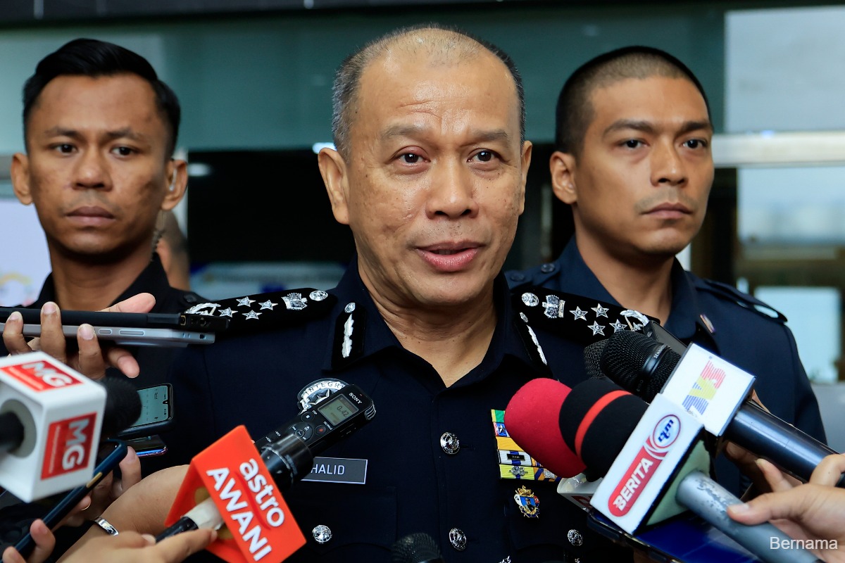 Mohd Khalid officially begins duties as IGP | KLSE Screener
